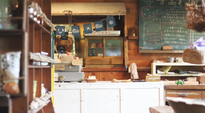 佐藤”kuma-chang”慶吾 & Comugiが語る “音楽に執着しないミュージシャンの新しい生き方” - アースガーデン