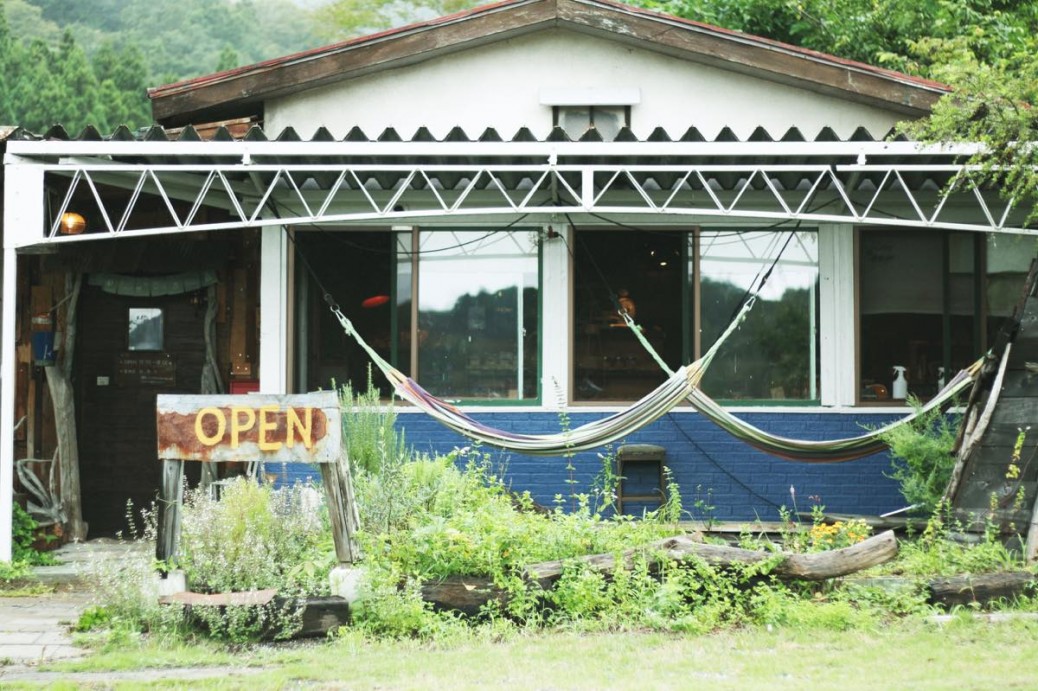 佐藤”kuma-chang”慶吾 & Comugiが語る “音楽に執着しないミュージシャンの新しい生き方” - アースガーデン